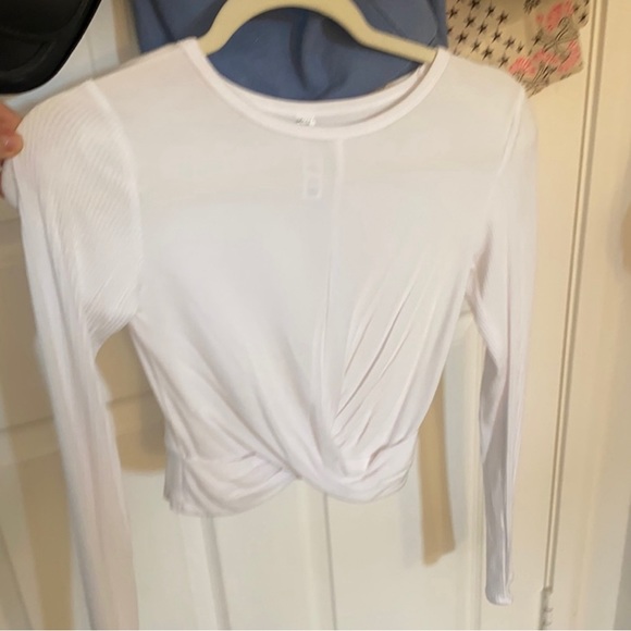 ALO Yoga | Tops | Alo Top | Poshmark
